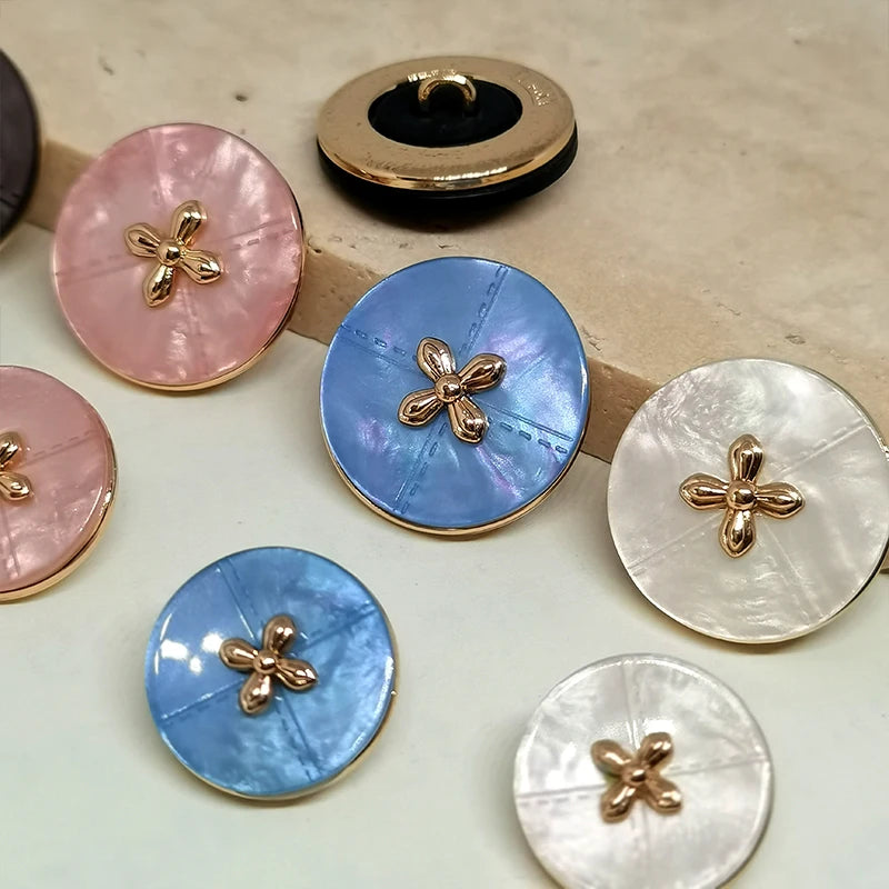 6 PC / Trevor Resin Buttons – Classic Modern Fabrics