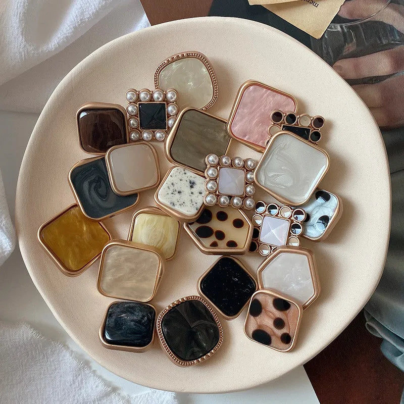 6 PC / Easton Resin Buttons – Classic Modern Fabrics